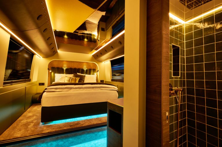 Zeppelin – We run premium double decker sleeper coaches based in ...